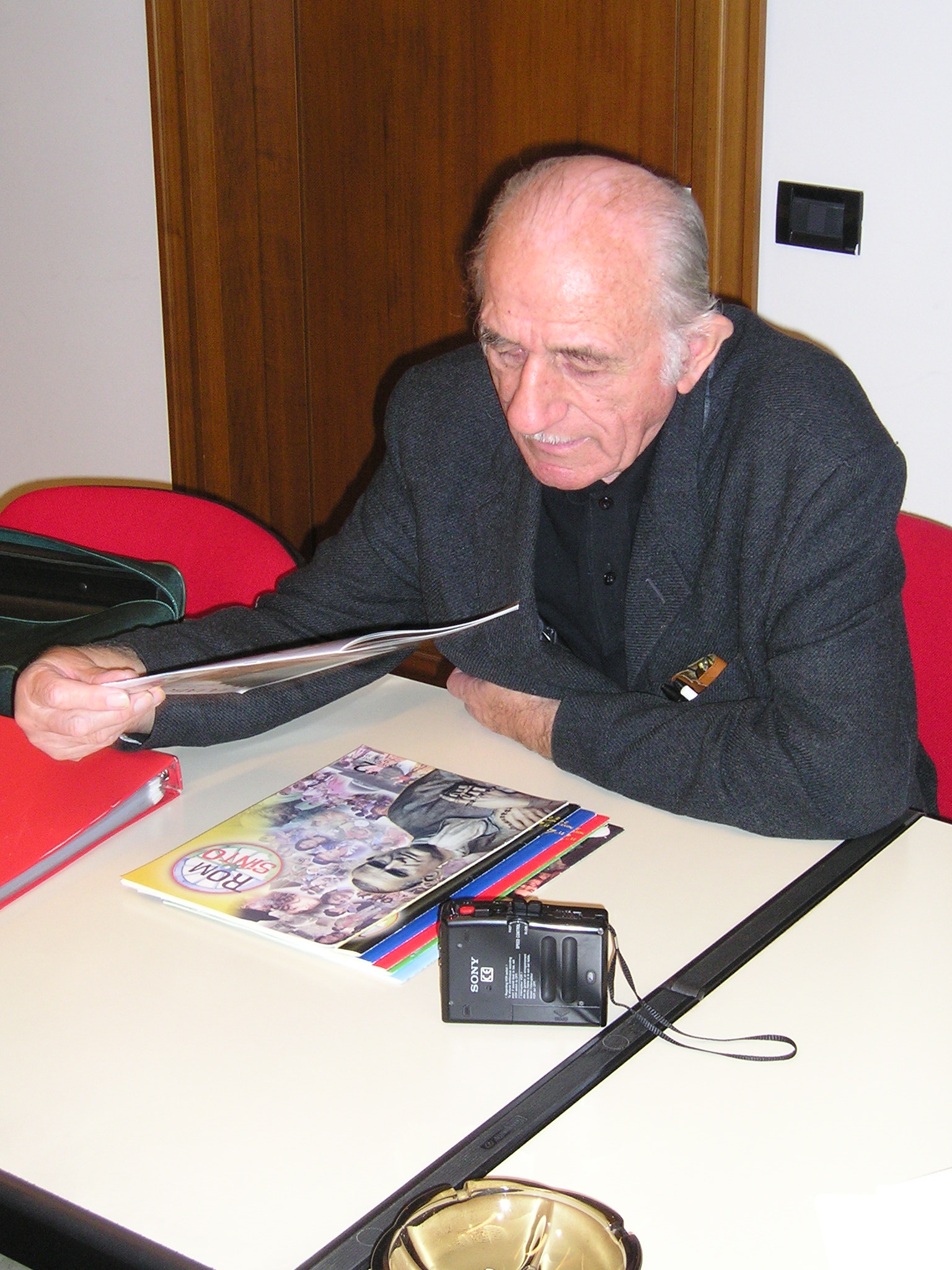 Don Mario Riboldi: «sono uno zingaro tra gli zingari» | Azione ...